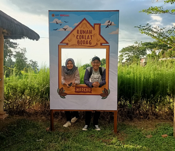 Memanfaatkan Aplikasi Canva, Mahasiswa Untag Surabaya mampu ...
