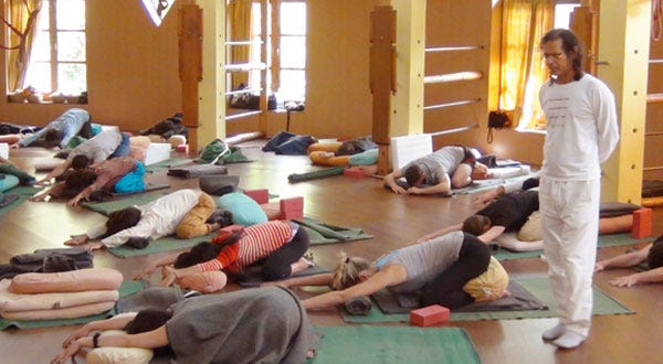 Do’s and Don’ts in Various Types Of Aasans | by hiyoga center | Medium
