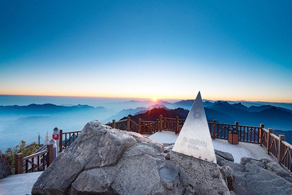 Le mont Fansipan à Sapa. Le mont Fansipan en plein cœur des… | by ...