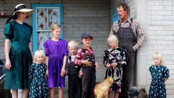 Menonitas. Los menonitas son una comunidad… | by Anette Nayeli Martínez ...