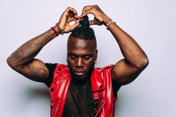 AUNTY NKEIRU SAID AZUBUIKE WENT TO THE UK AND BECAME AN ‘ÀKWUNA’. | by ...