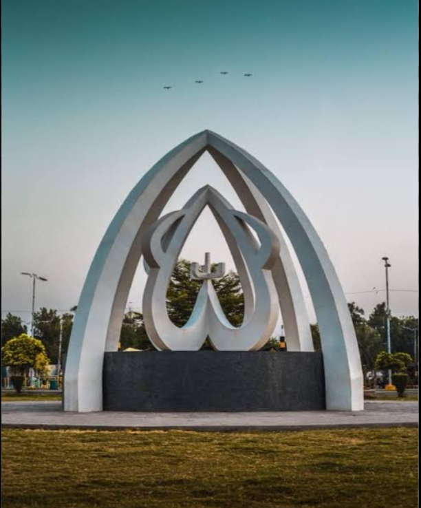 Here’s a short piece capturing the beauty of Faisalabad, a vibrant city ...