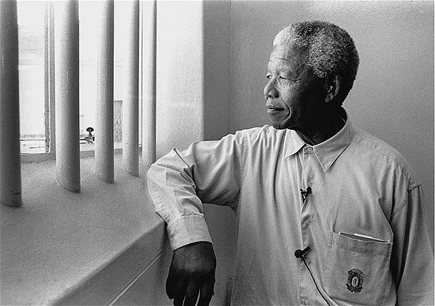 ‘n Hartseer gesig. Die trane van ‘n oorlede man | by Saake Botha | Medium
