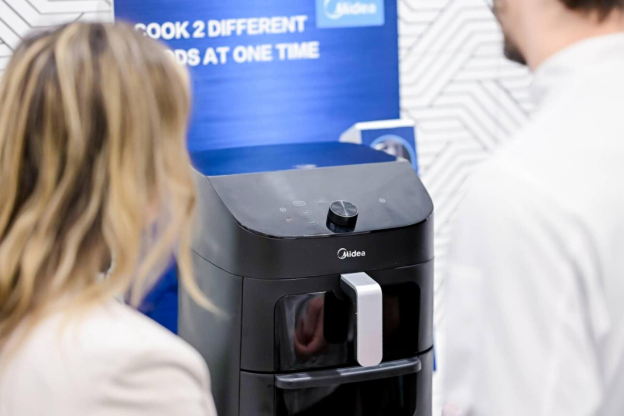 Chef Marco Medici Showcases Midea’s Innovative Double Decker Air Fryer ...
