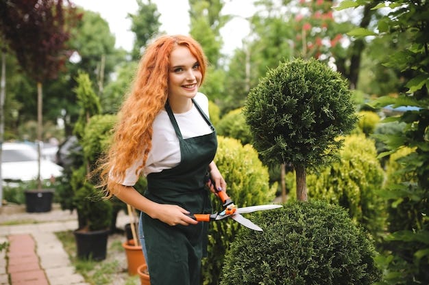 6 Types of Hedges That Are Easy to Trim | by Sizemoreservices | Medium