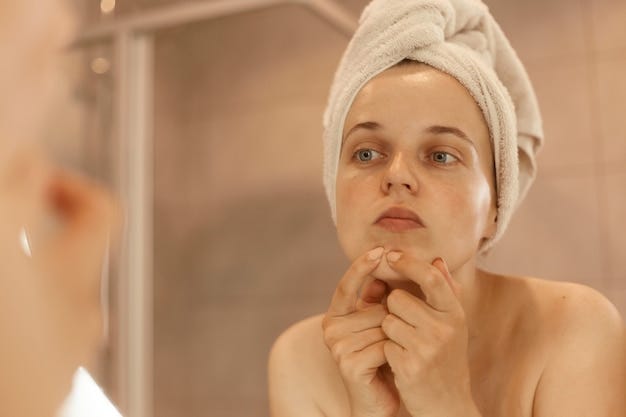 Decluttering Acne: Here’s All About Symptoms, Causes, Complications ...