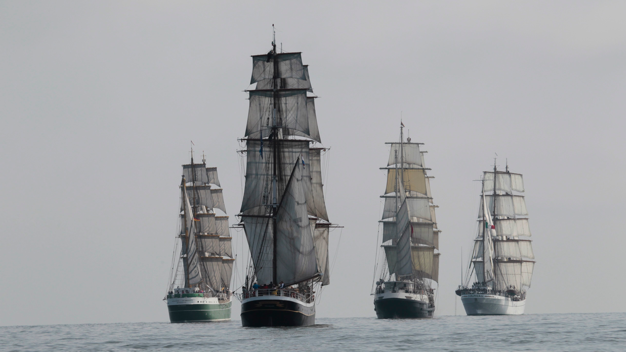 The Great Tea Clipper Race. For a few decades, clipper ships ruled ...