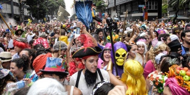 Guia prático para você não ser um babaca no Carnaval | by Ana Clara ...