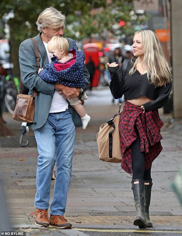 Chloe Madeley ditches her wedding ring AGAIN on outing with daughter ...