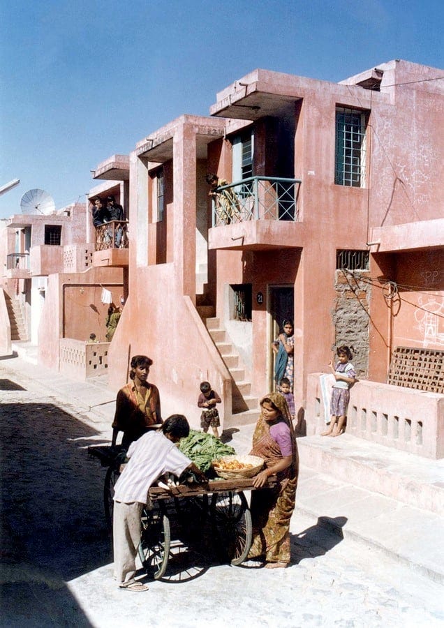 Architecture without Architects. Or more precisely on the importance of ...