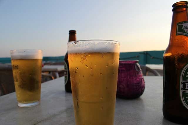 Why does Warm Beer Go Flat Faster Than Cold Beer? | by Zippy Facts | Medium