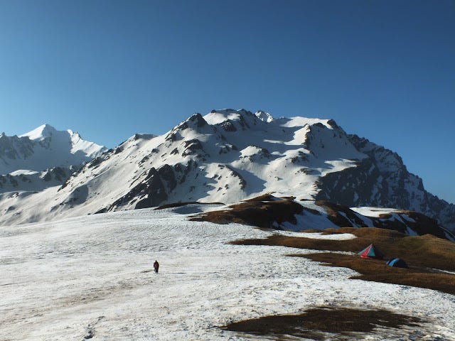 An Absolute Idiot’s Guide to Sar Pass | by Whistling Mind | Medium