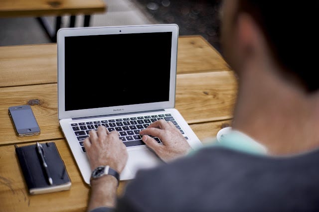 Contoh Antarmuka Website yang Menyebalkan | Medium