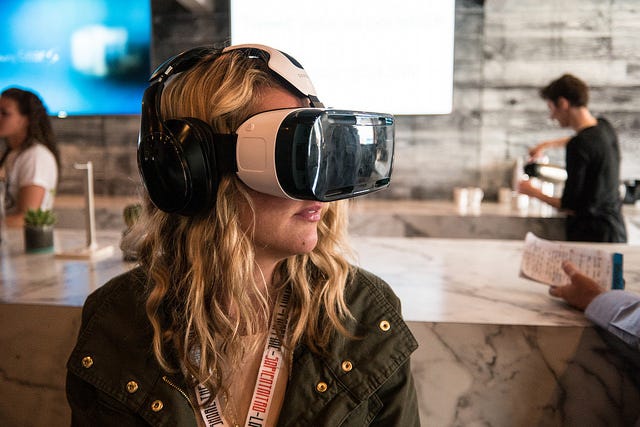 Using Virtual Reality to Tell the News | by Lindsey Conway | New Media ...