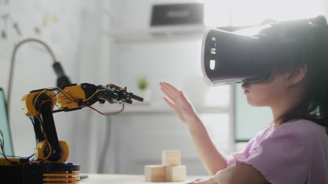 Best practices for engaging students in virtual robotics education ...