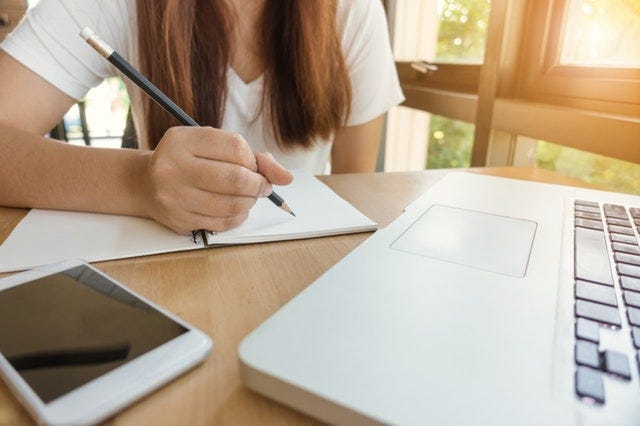 BAGAIMANA CARAMENJADI GURU YANG MENARIK DAN KREATIF UNTUK GENERASI ALPHA? | by Rianda JK | Medium