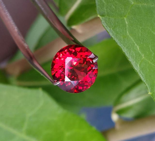 Sự Khác Biệt Giữa Đá Ruby Và Tourmaline Là Gì? | by Discover Gems | Medium