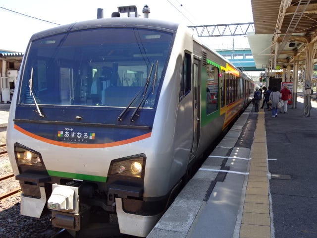 Hybrid train in northeast Japan. I took “Resort Asunaro” hybrid diesel ...