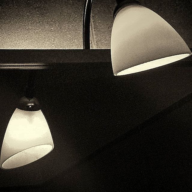 M M R S E Ó I A. Era noite. Chovia. Tinha certeza de que… | by Daniel ...