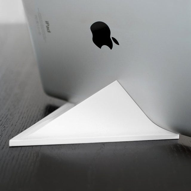 Facet Magnetic Pyramid iPad Stand | by Gadget Flow | Gadget Reviews ...