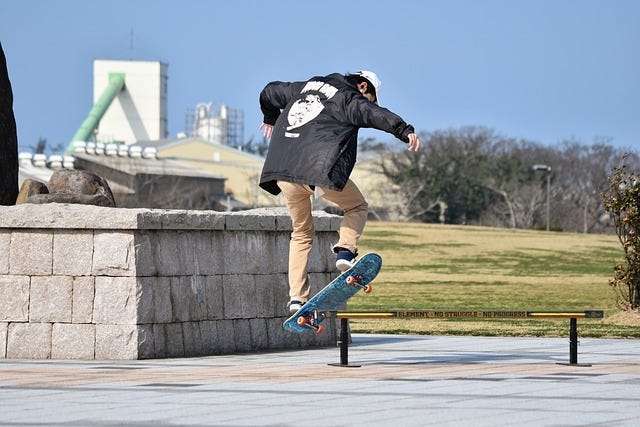 How should a beginner start skateboard? | by Abhiram Kp | Medium