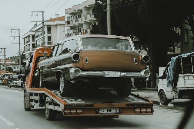 How to Stay Safe While Waiting for a Tow: 12 Essential Tips for Drivers ...