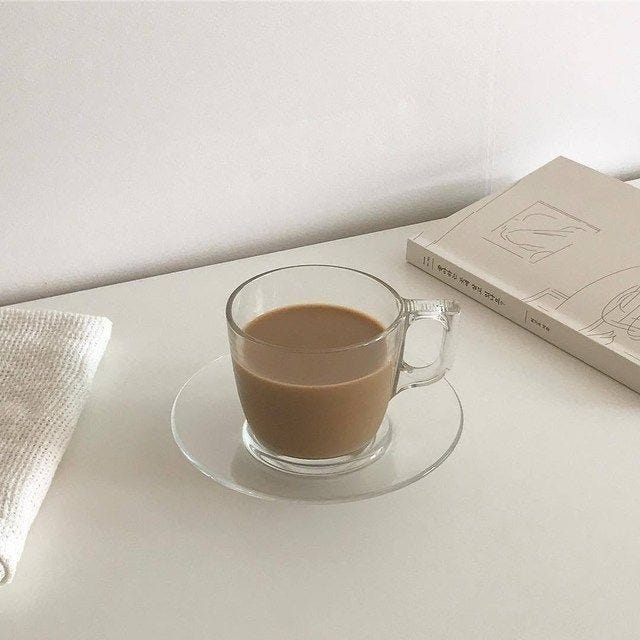 Bohong.. Gerio menatap ponselnya lama, bibirnya… | by kanigararumi | Medium