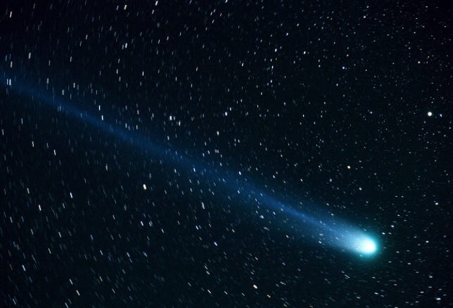 Cometa. Era uma noite linda de céu estrelado… | by Mariana Mauro | Medium