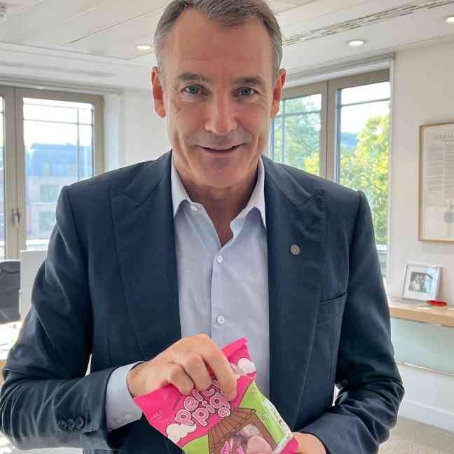 Bernard Looney Net Worth, Wife, Parents, Age, Height - Save Daughters ...