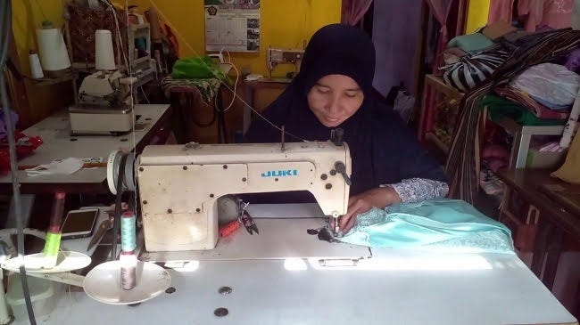 Kisah Seorang Ibu Rumah Tangga Sebagai Seorang Penjahit | by Deanira Ananda Putri | Medium