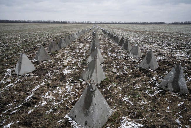 Dragon’s Teeth Defenses Help Ukrainian Forces Repell Russian Assault ...
