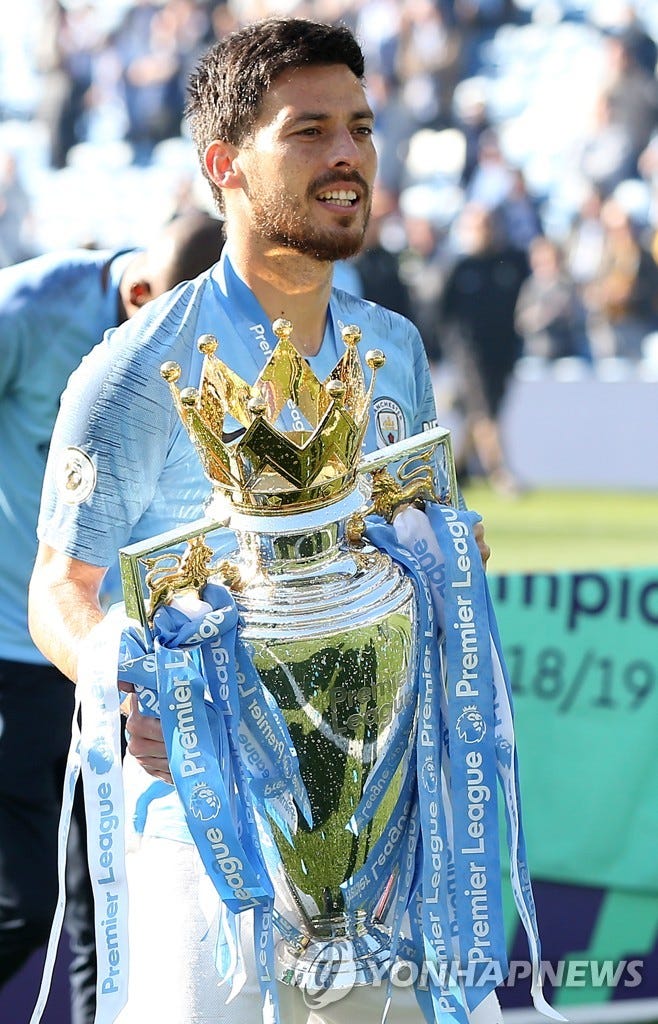Spain/Man City ‘Legend’ Silva announces retirement after knee injury ...
