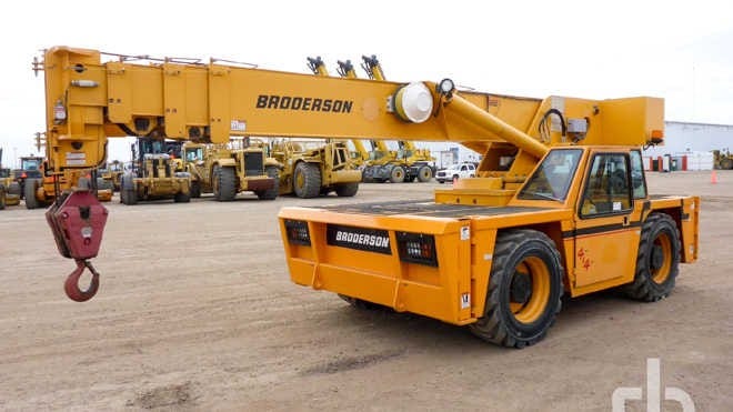 WHAT IS A CARRY DECK CRANE AND HOW DOES IT WORK | by WHO BUYS OIL ...