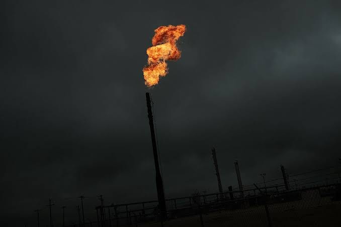 Gas flaring vs Gas Venting. Chances are that you've heard of 𝑮𝒂𝒔… | by ...