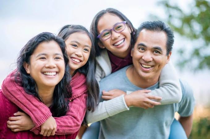 3 Amazing Reasons Why Filipinos Don’t Abandon Their Elderly Parents | by Chris Daniel Rivas | Medium