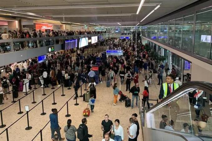 Resolving Conflict: Successful Resolution of the Airport Strike Ensures ...