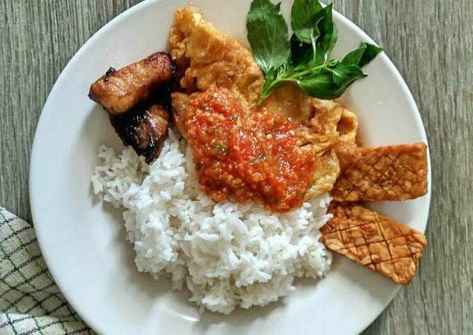 Iwan Bomba rekomendasi sego sambel surabaya | by Iwan | Medium