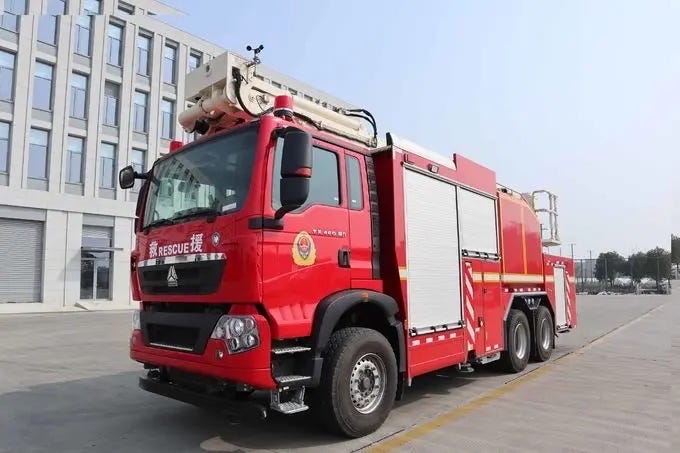 Water Tower Fire Truck (18, 32m) - handler - Medium