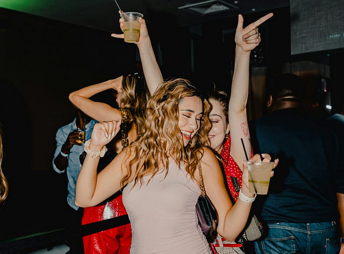 17 Things a Time Traveler Would Do Before Attending Stephen Hawking’s ...