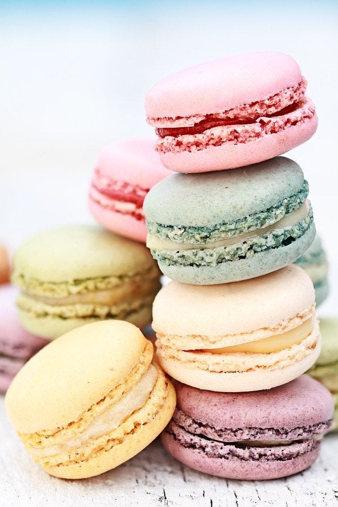 Le Macaron: Jadi ini makanan khas Prancis atau Italia? | by Baliman oh ...