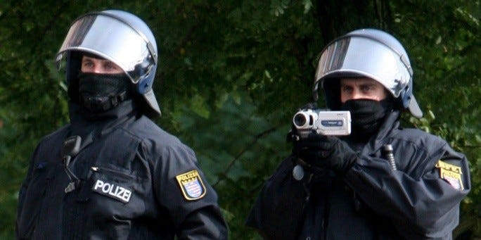 Die Polizei, dein Freund und Überwacher | by Eugen Friesen | Medium