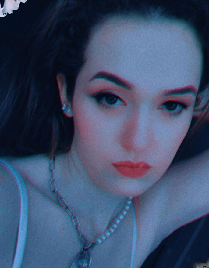 Glow Up: The Art of Highlighting and Contouring - Cindy Dutton - Medium