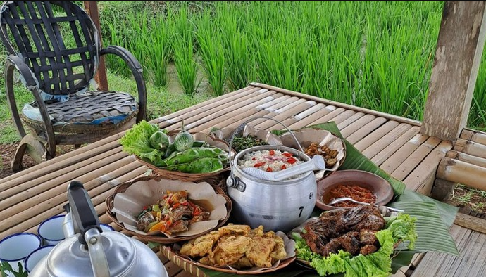 Nasi Liwet Bebek Jeding A Culinary Gem in Subang’s Scenic Rice Fields ...