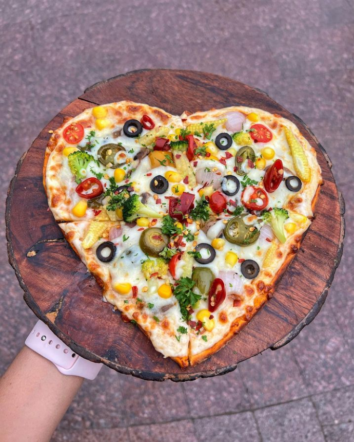 5 Restaurants That Serve The Best Pizza In Town | by Xerodegrees | Medium