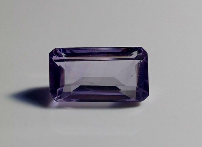 Amethyst gemstone - GemsandPearl - Medium