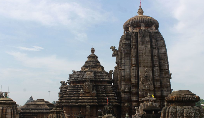 A pious destination of Spiritual Bliss in Bhubaneswar- Lingaraj Temple ...