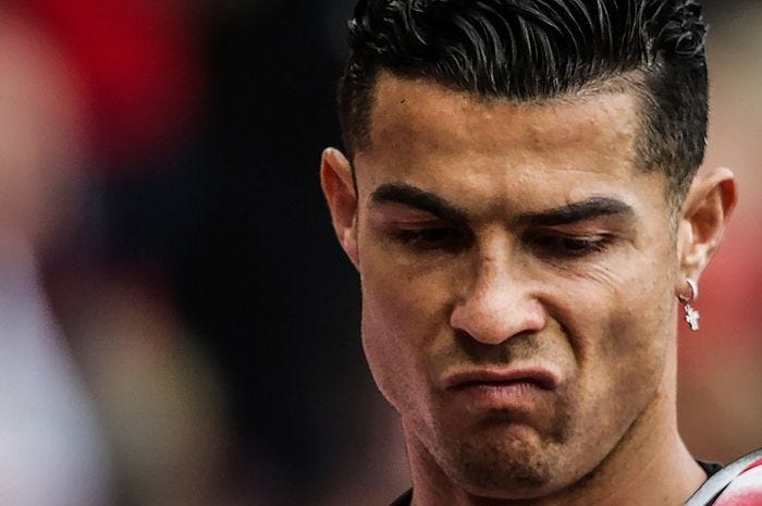 Imbas Kabur dari Lapangan, Ronaldo Didenda Rp 17 Miliar dan Harus Minta Maaf ke Teman Setim | by ...