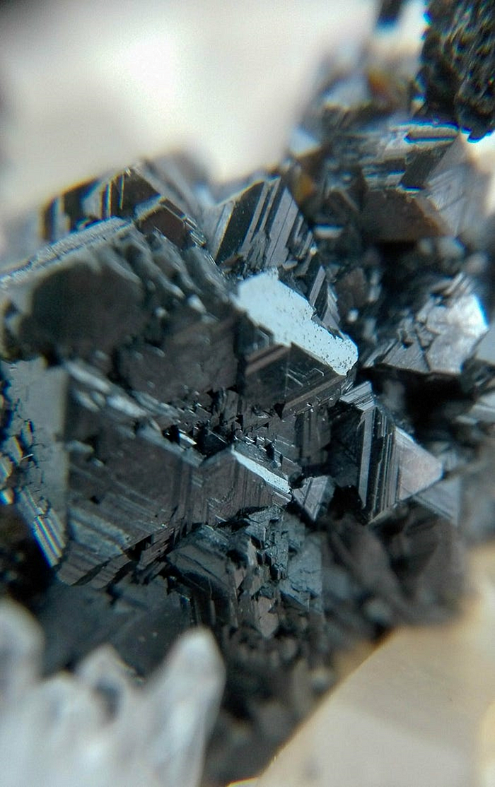 What are the features of the fremlinge sulfides? - Trfdrh - Medium