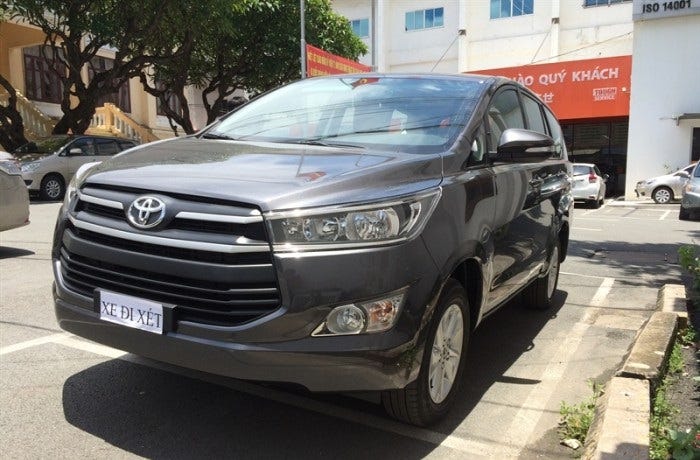 Giá xe Innova 2018 số sàn. Innova 2018 số sàn gồm 2 bản Innova E… | by ...