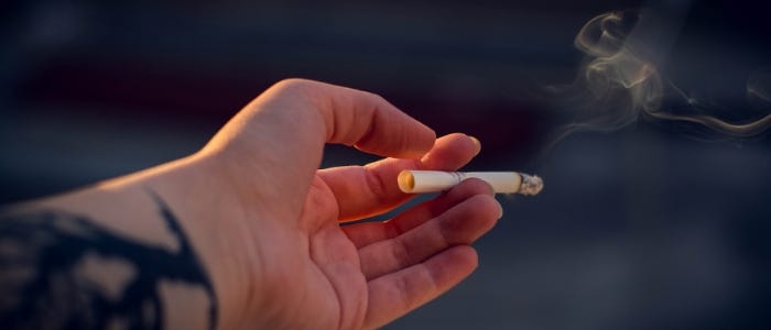 Hechizos y Amarres con Cigarro. El humo es misterioso, simboliza los ...